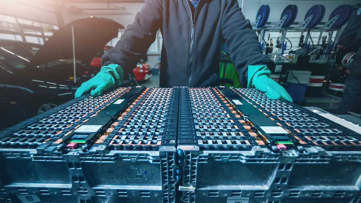 Battery Logistics | Supply Chain Management | DB SCHENKER