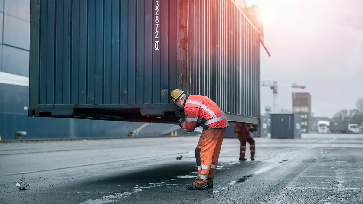 Full-Container-Load (FCL) | Ocean Freight | DB SCHENKER