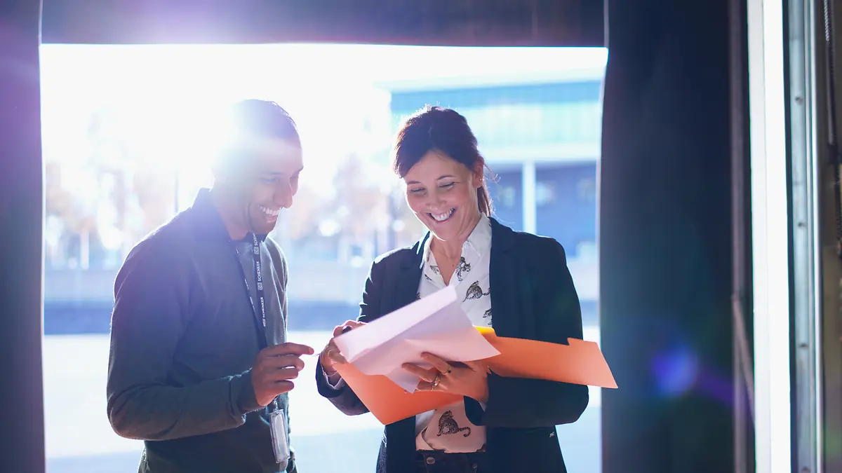 Inside DB Schenker | Karriere | DB SCHENKER